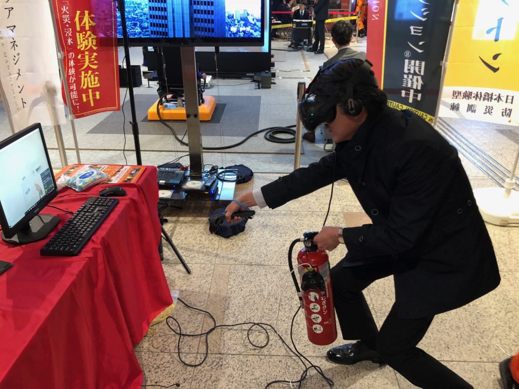 VRで消火器体験！！消火器VRイベントレンタル♪ | AR・MR・VRイベントレンタル